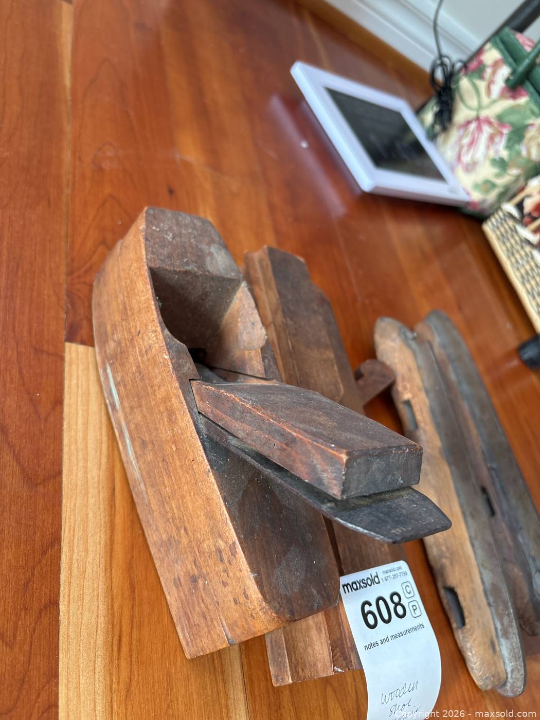 Four vintage wooden hand planes | Maxsold