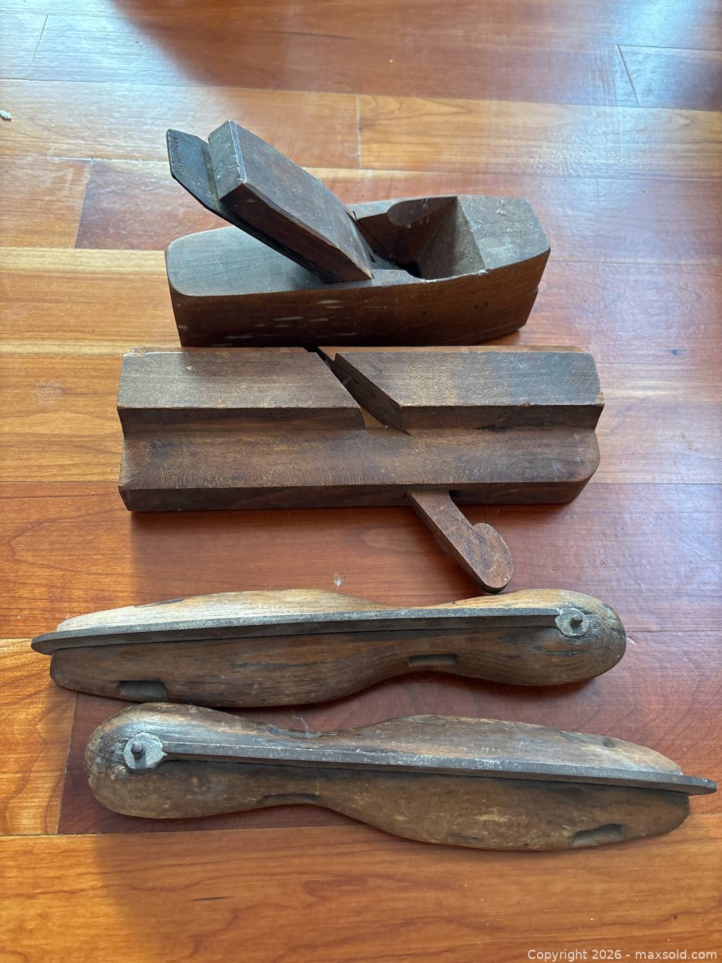 Four vintage wooden hand planes | Maxsold