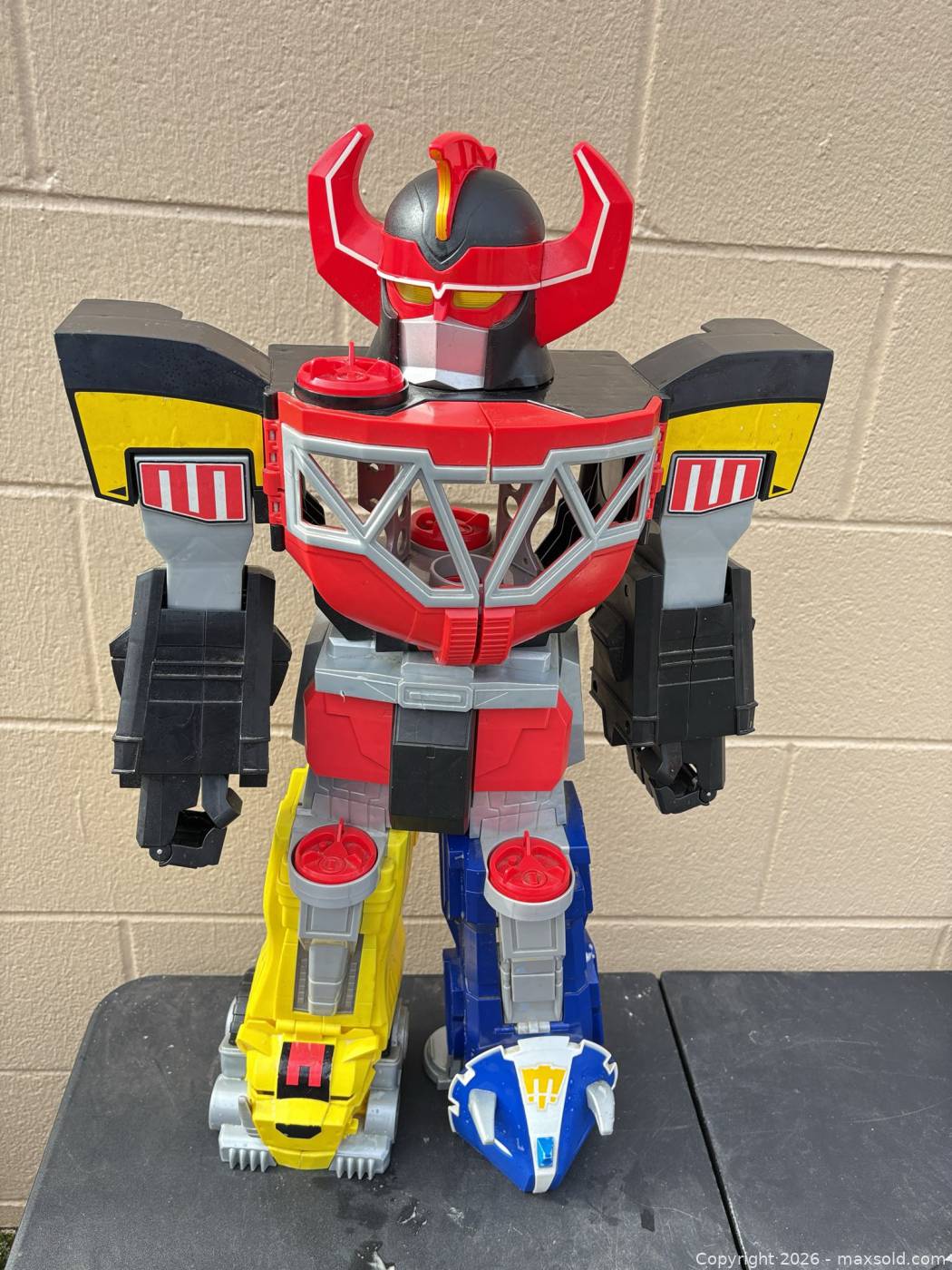 Mighty Morphin Power Rangers Megazord 28–29" Action Figure | Maxsold