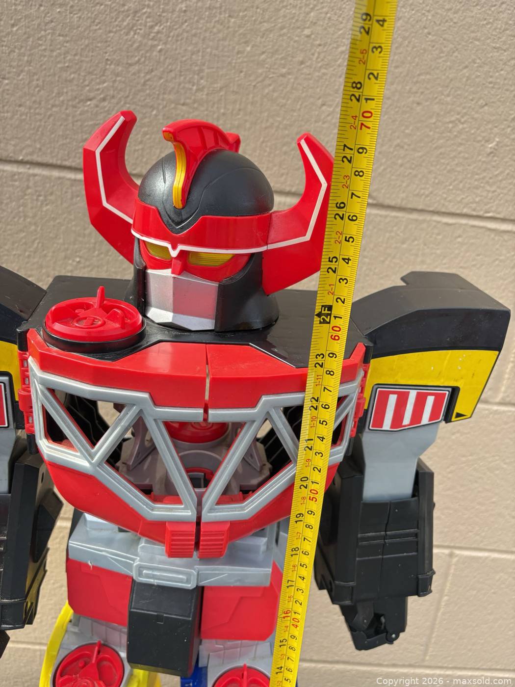 Mighty Morphin Power Rangers Megazord 28–29" Action Figure | Maxsold