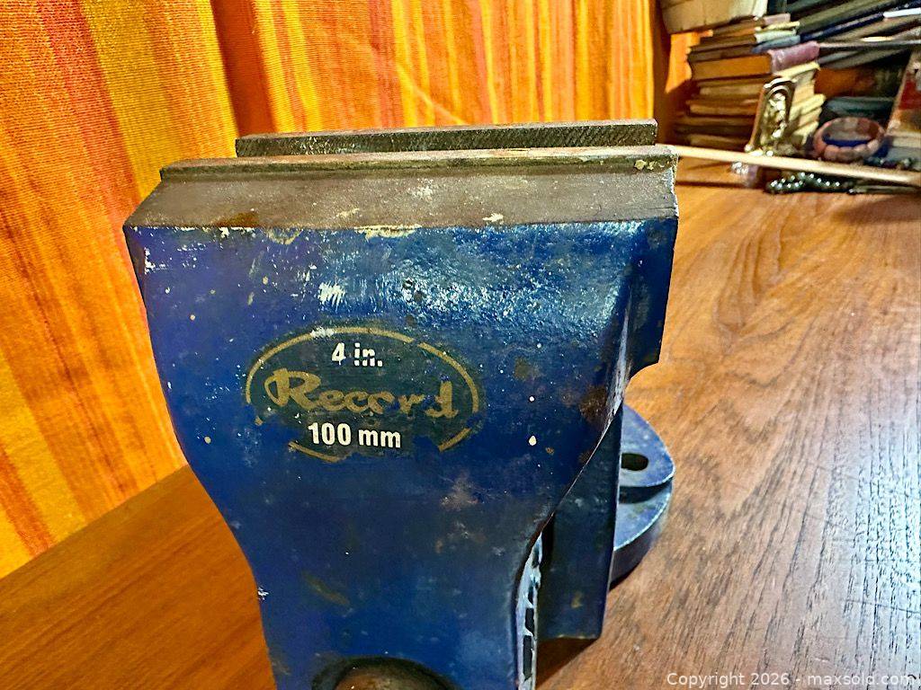 Record No.3 4" steel bench vise | Maxsold
