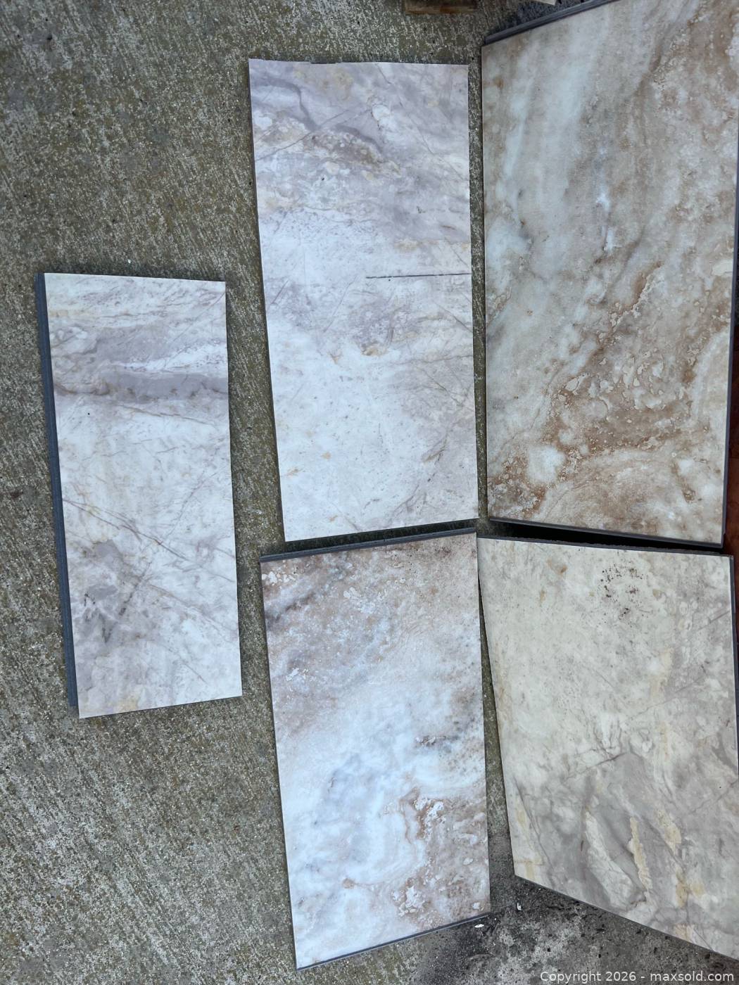 Assorted bricks and tiles approx. 25 pcs | Maxsold