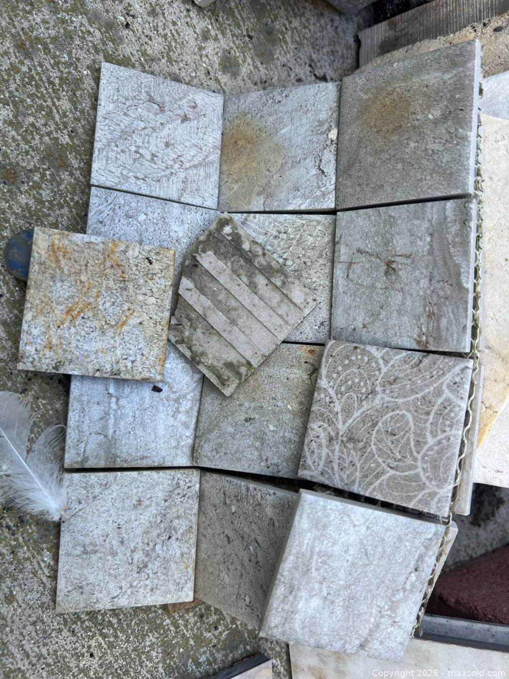Assorted bricks and tiles approx. 25 pcs | Maxsold