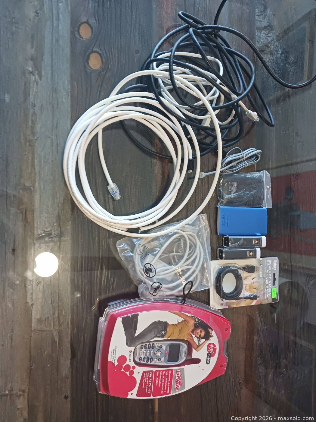 Virgin Mobile prepaid cell phone with power banks, cables | Maxsold