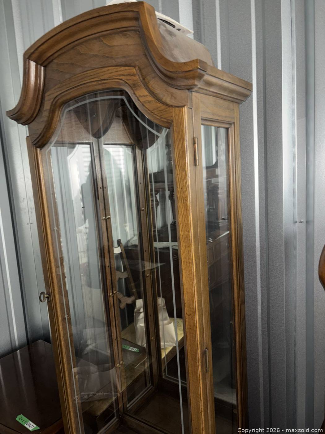 Henredon walnut curio cabinet | Maxsold