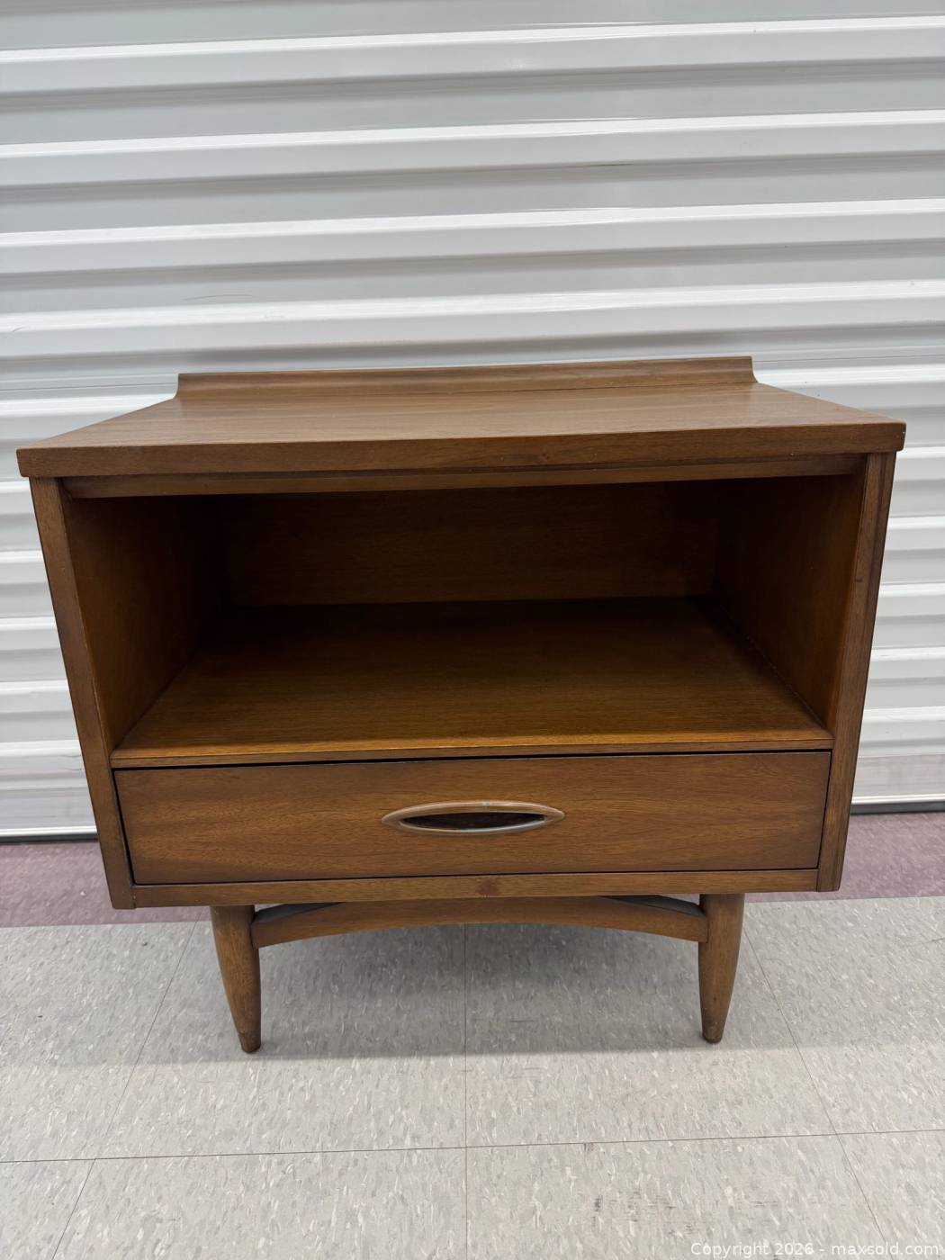 Broyhill Sculptra walnut nightstand | Maxsold
