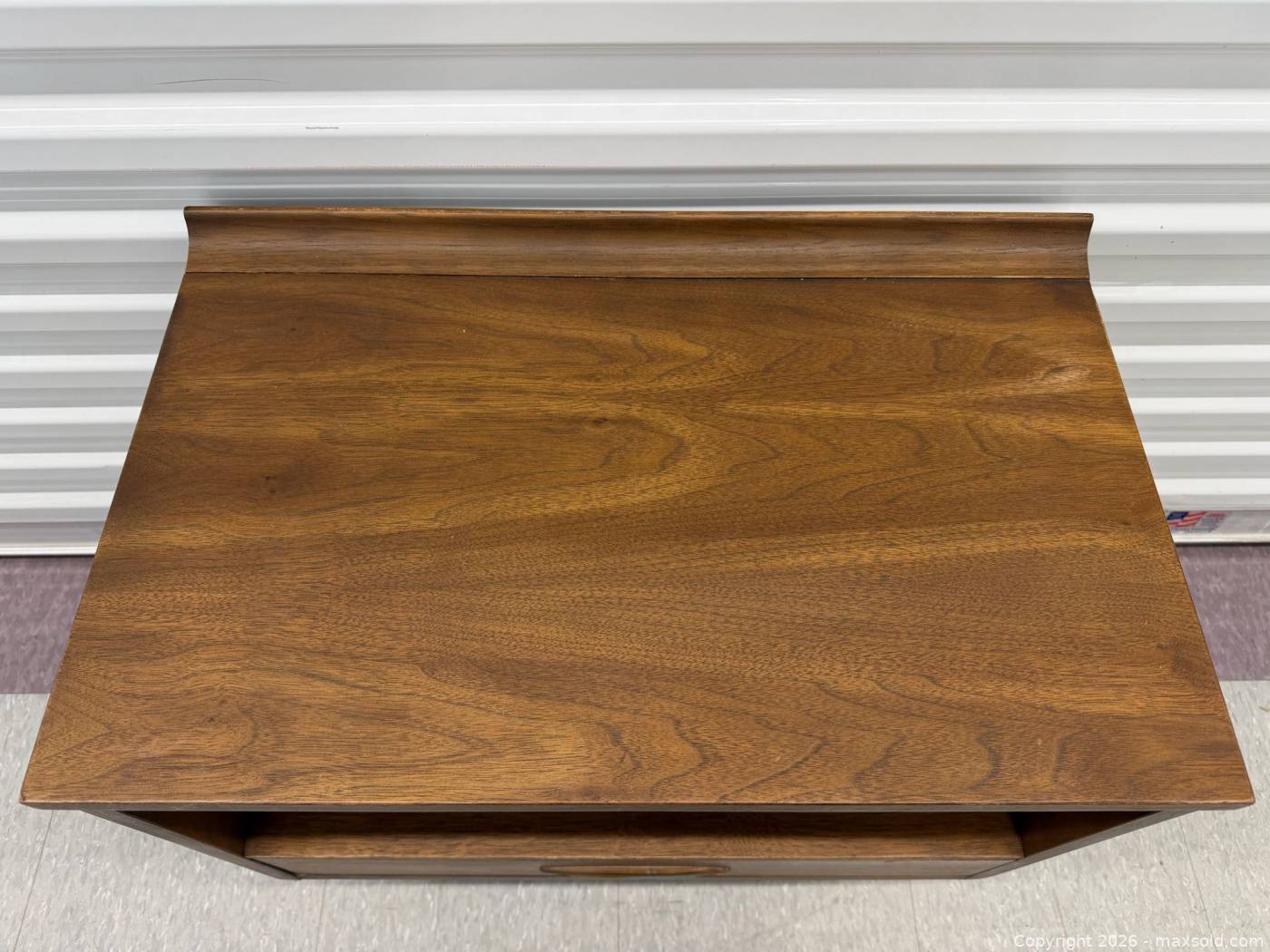 Broyhill Sculptra walnut nightstand | Maxsold