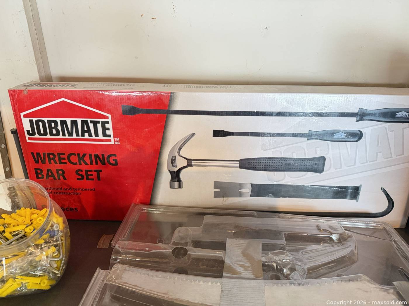 JobMate wrecking bar set, corded jigsaw, Arrow stapler, hand tools and ...