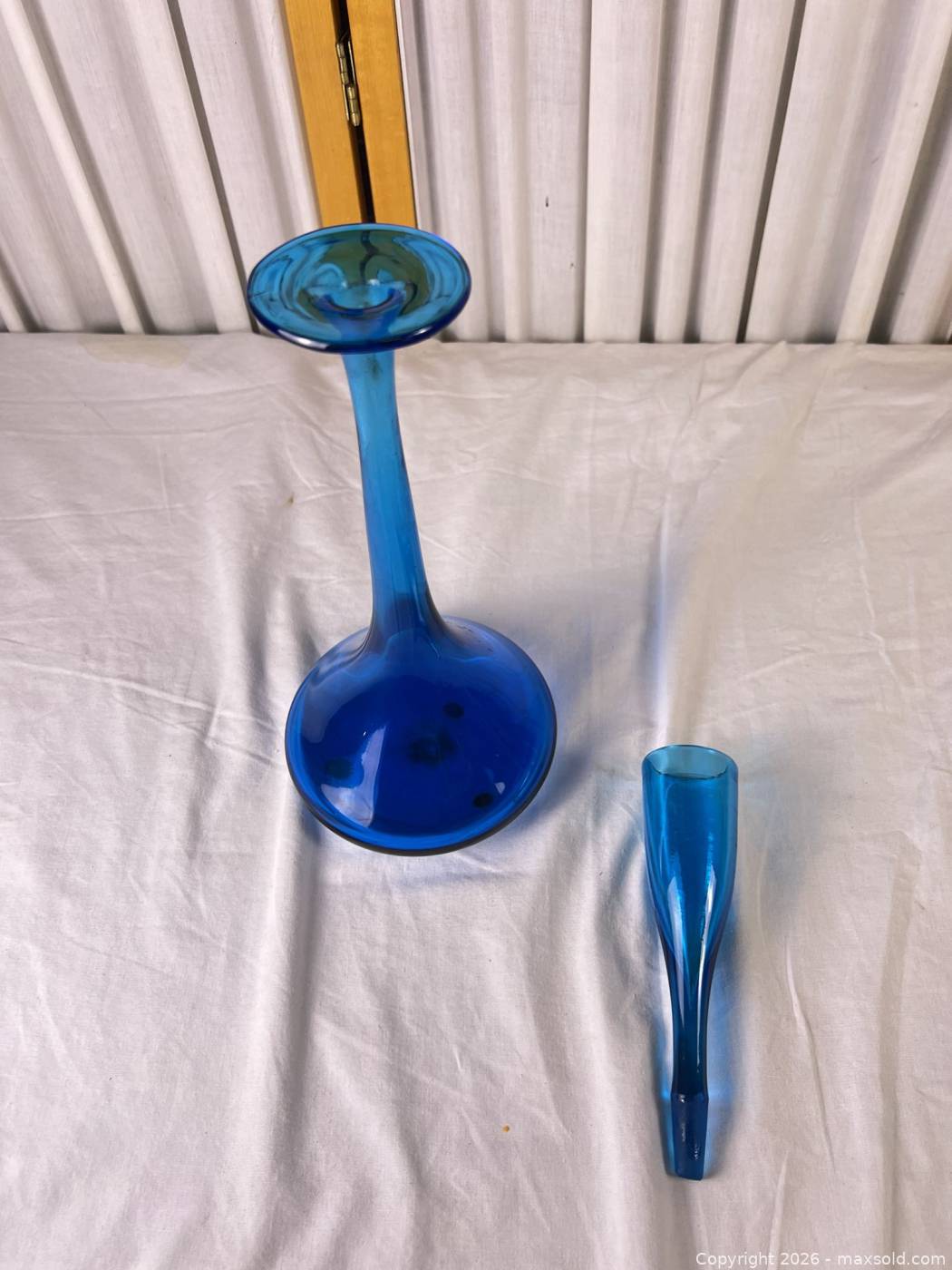Vintage Blenko cobalt shot glass decanter | Maxsold