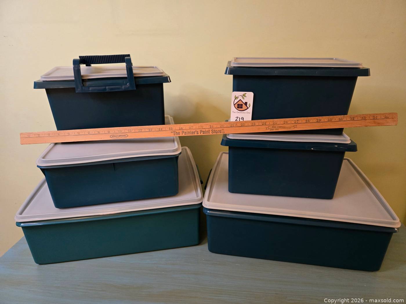 6 vintage Tupperware rectangular storage boxes | Maxsold