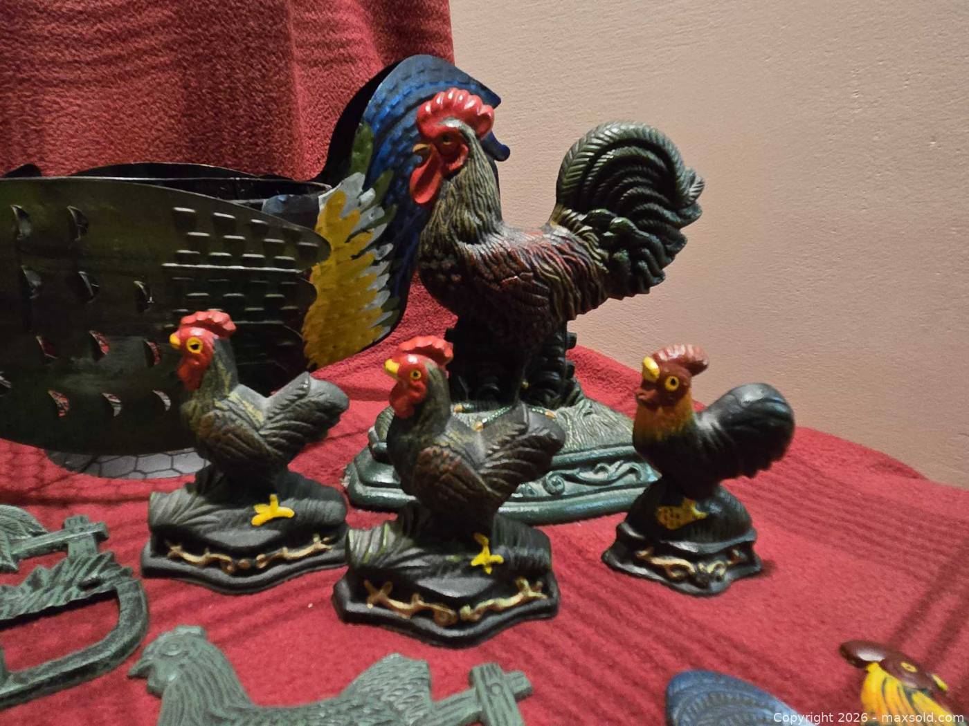 Metal rooster and chicken decor lot | Maxsold