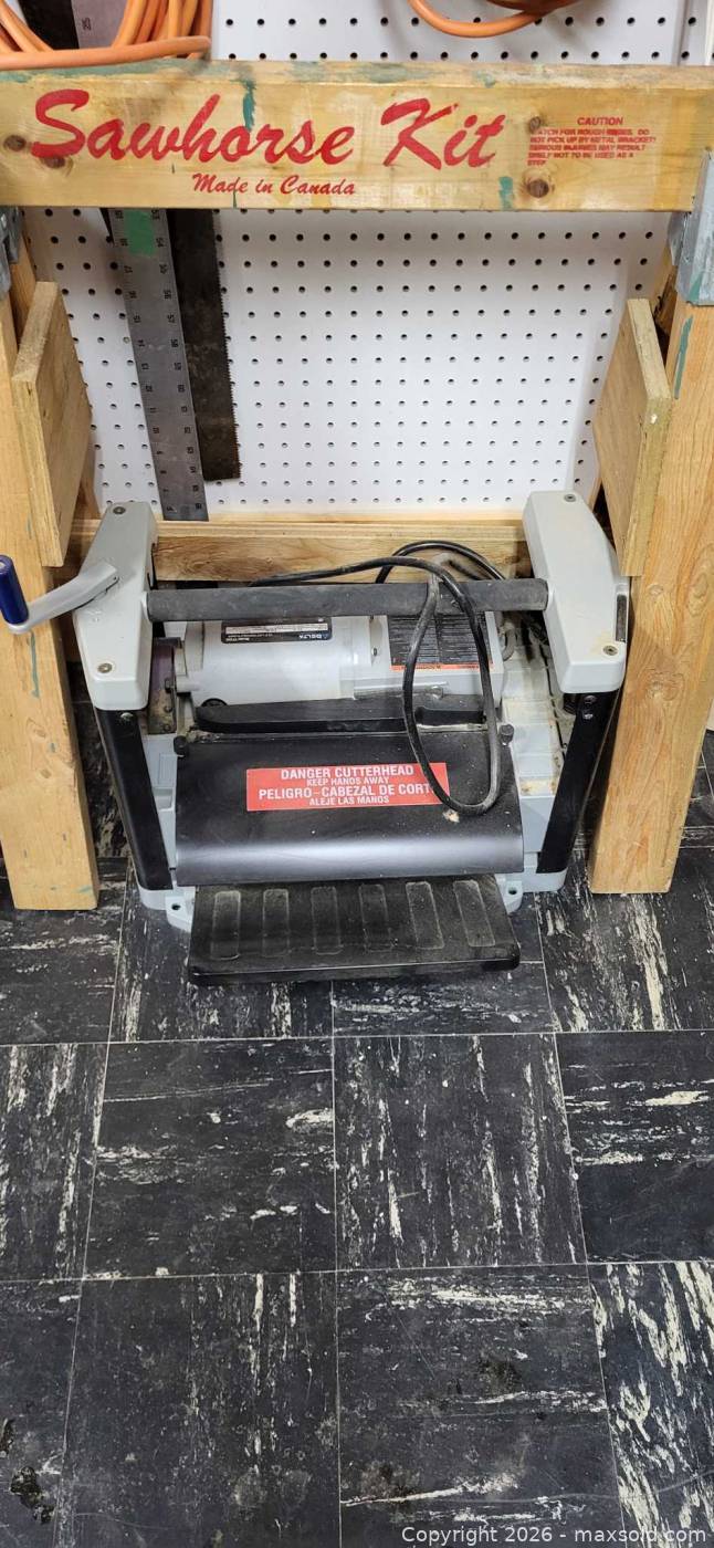 Delta TP305 portable thickness planer | Maxsold