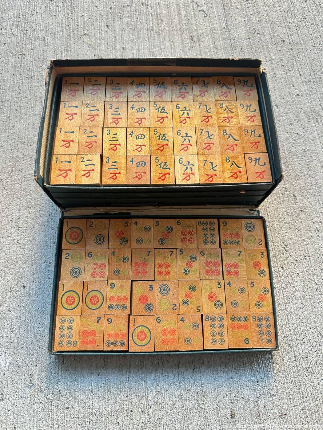 Mahjong tile set with storage box | Maxsold