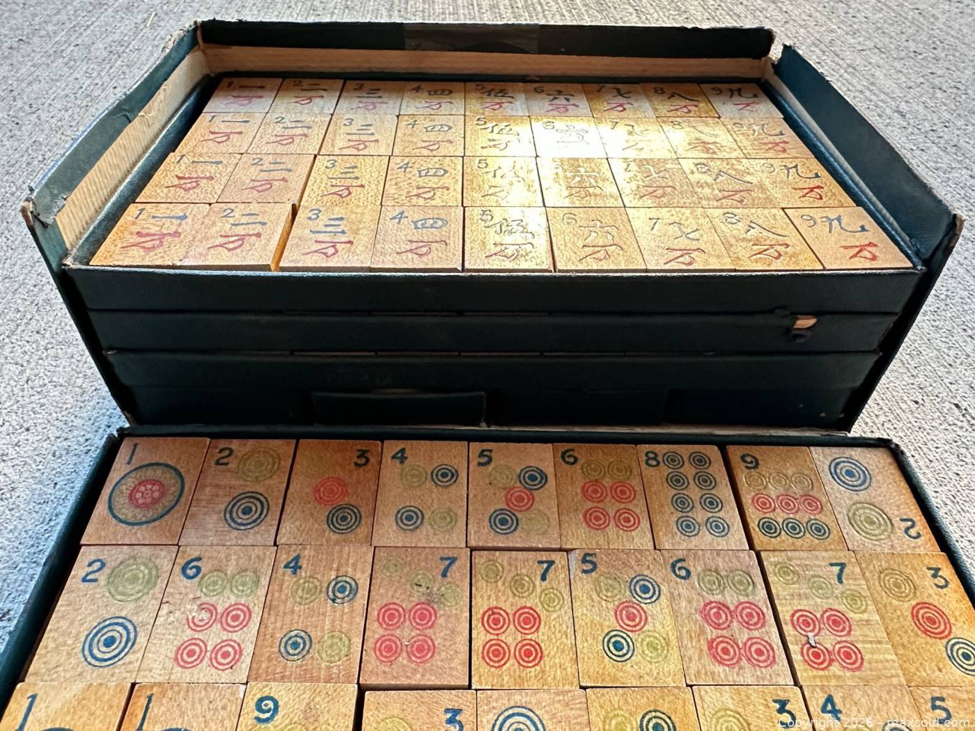 Mahjong tile set with storage box | Maxsold