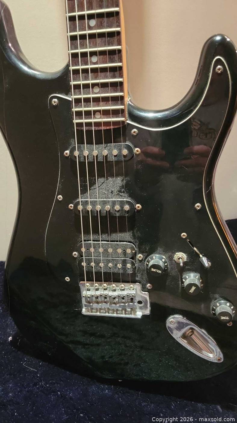 Degas Strat-style solid-body electric guitar | Maxsold