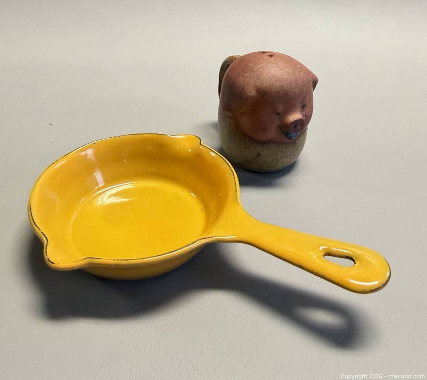 Enamel cast iron mini skillet and pig salt shaker | Maxsold