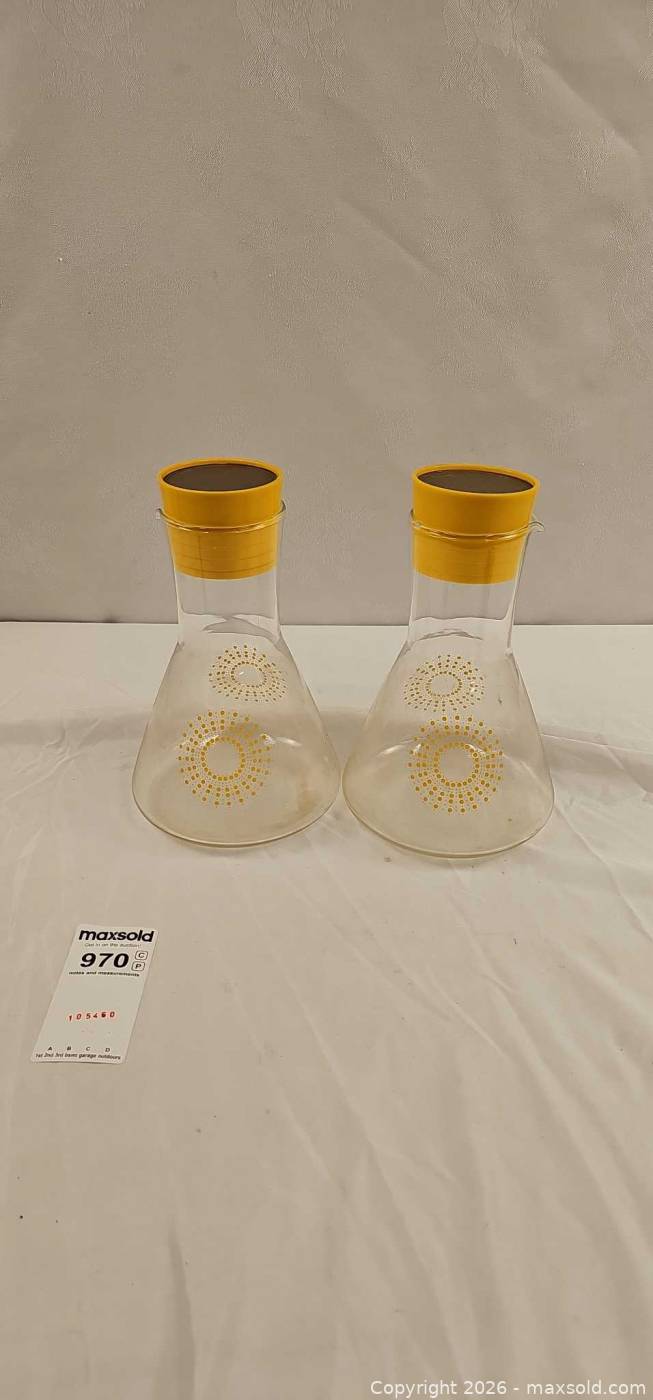 Pyrex atomic starburst beaker carafes | Maxsold