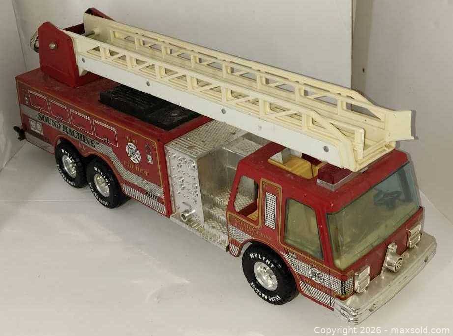 Vintage 1989 Nylint metal fire truck | Maxsold