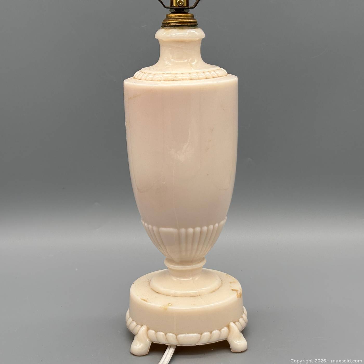 Vintage 1930s Aladdin Alacite Uranium Glass Lamp | Maxsold