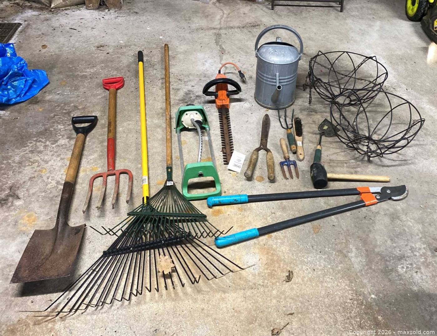 Garden tools assortment | Maxsold