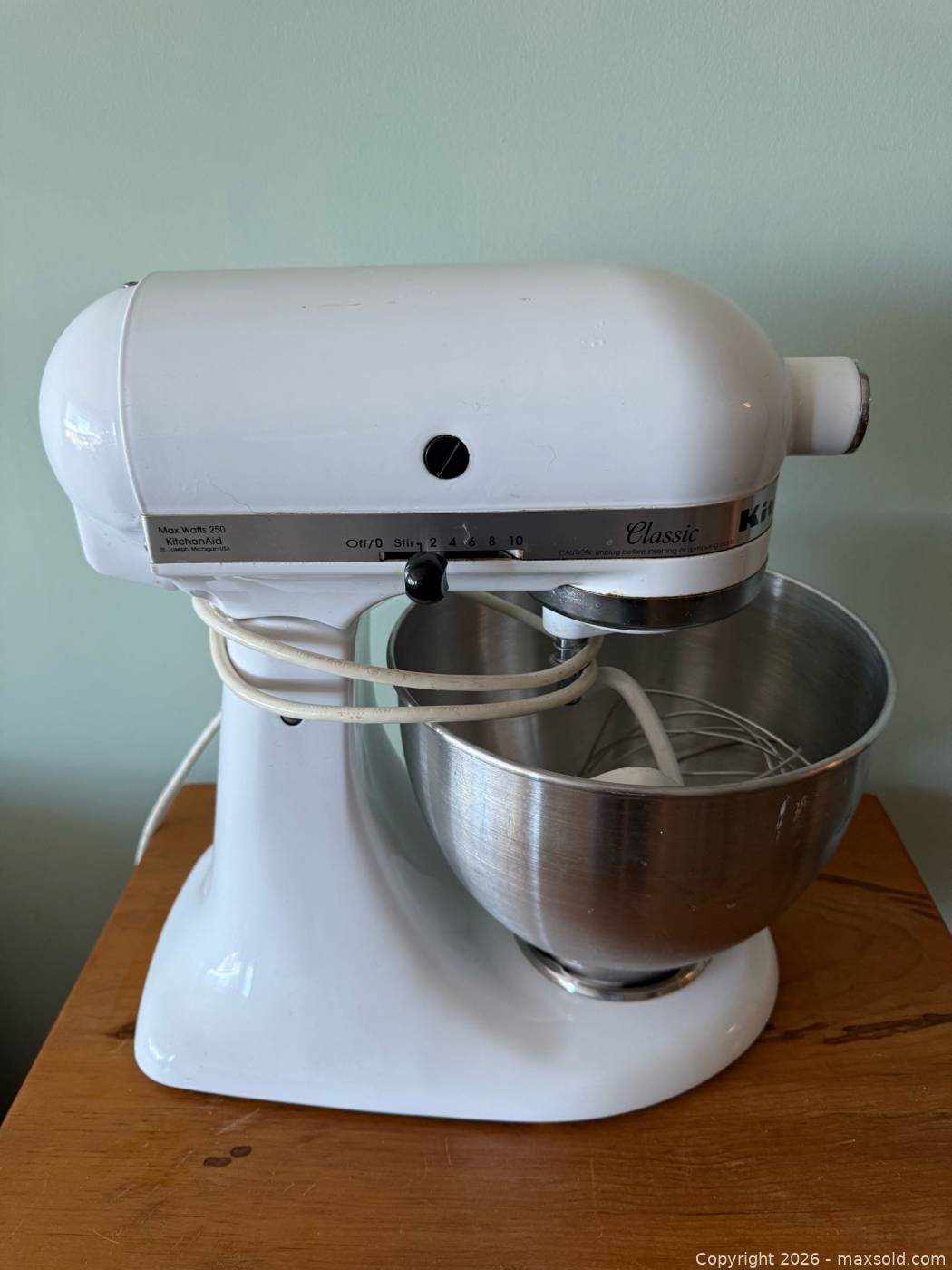 KitchenAid Classic stand mixer with bowl and three attachments | Maxsold