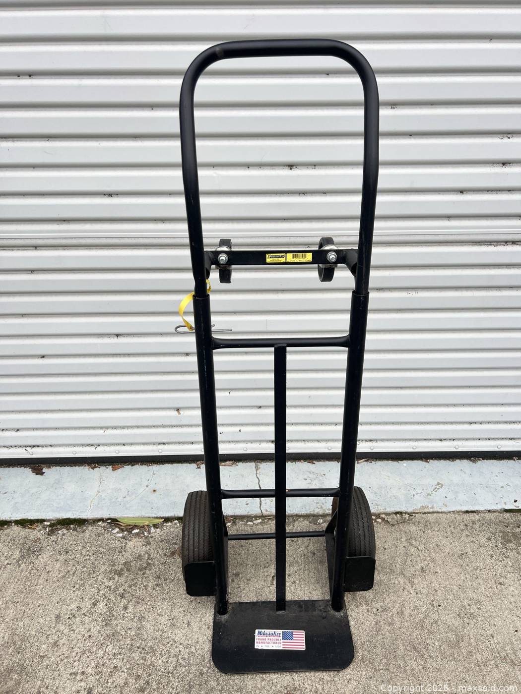 Milwaukee CHT800P convertible hand truck | Maxsold