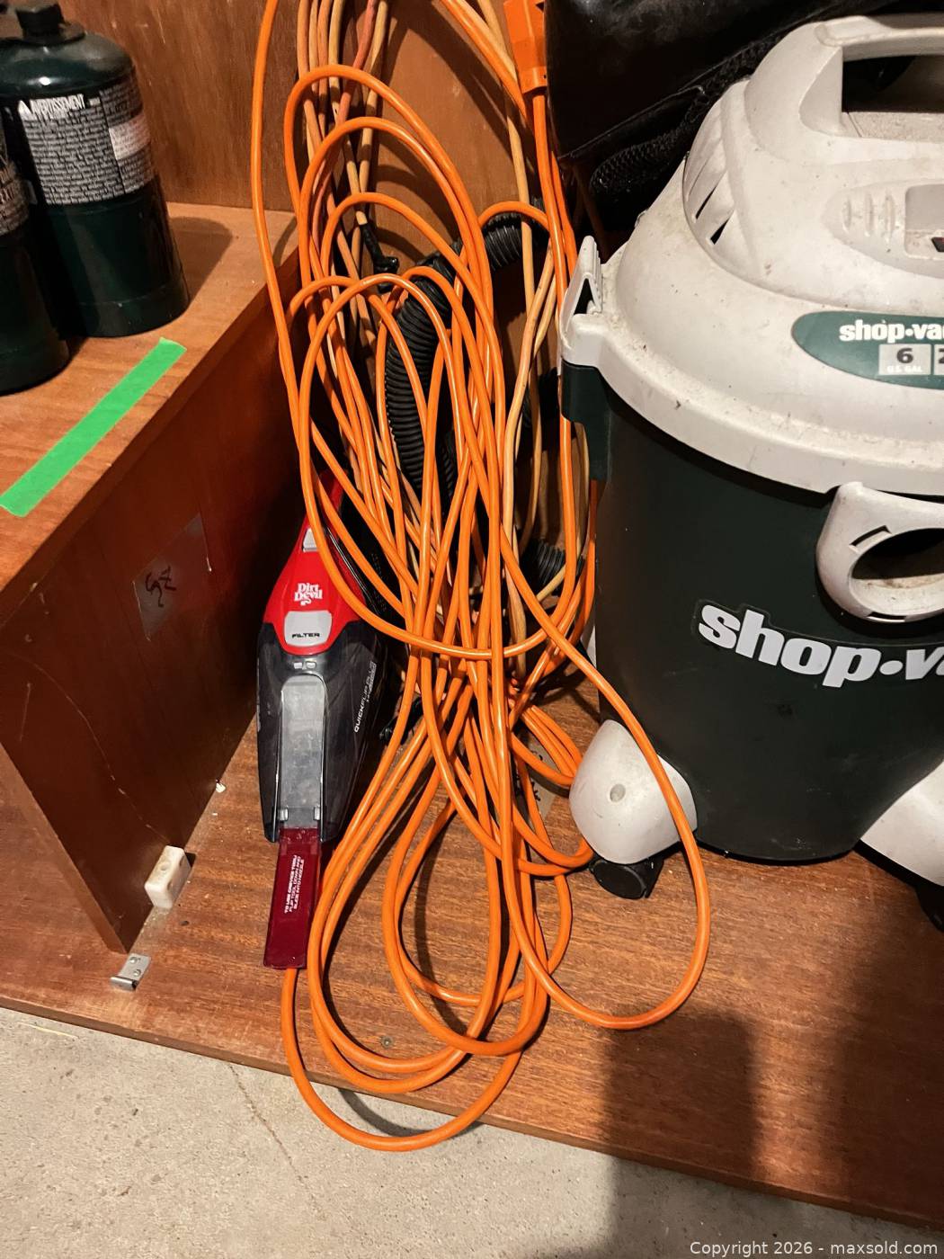 Shop-Vac 6-gal vacuum, extension cords | Maxsold