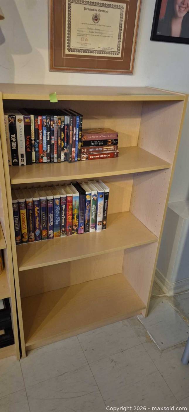 Light maple laminate bookcase 28x12x48 in | Maxsold
