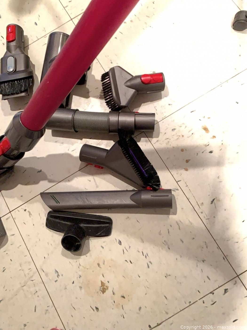 Dyson V7 Motorhead Cordless Stick Vacuum | Maxsold