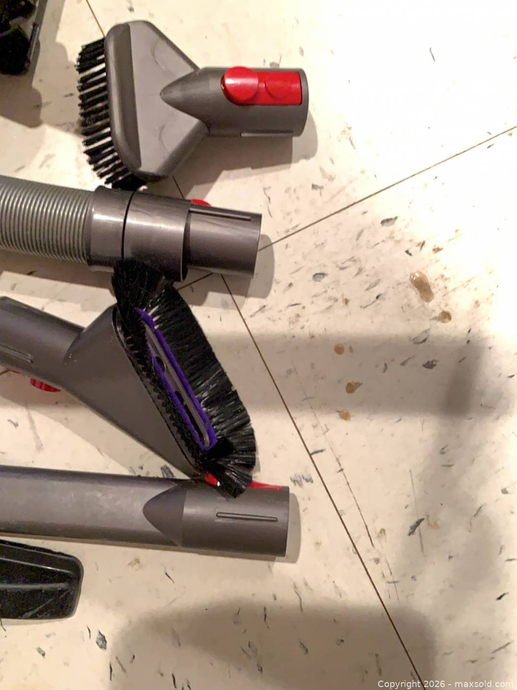 Dyson V7 Motorhead Cordless Stick Vacuum | Maxsold