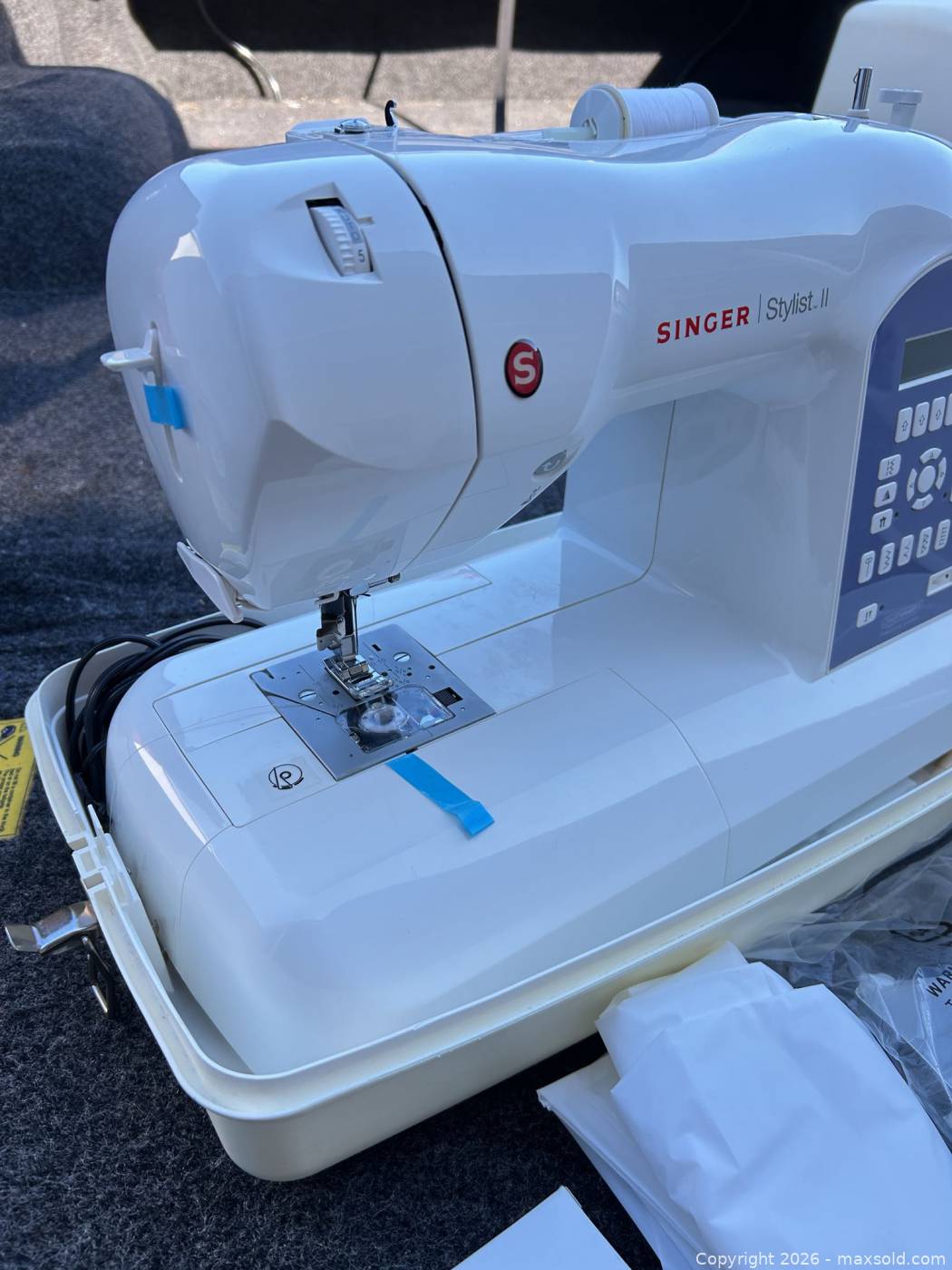 Singer Stylist II 5625 Sewing Machine | Maxsold