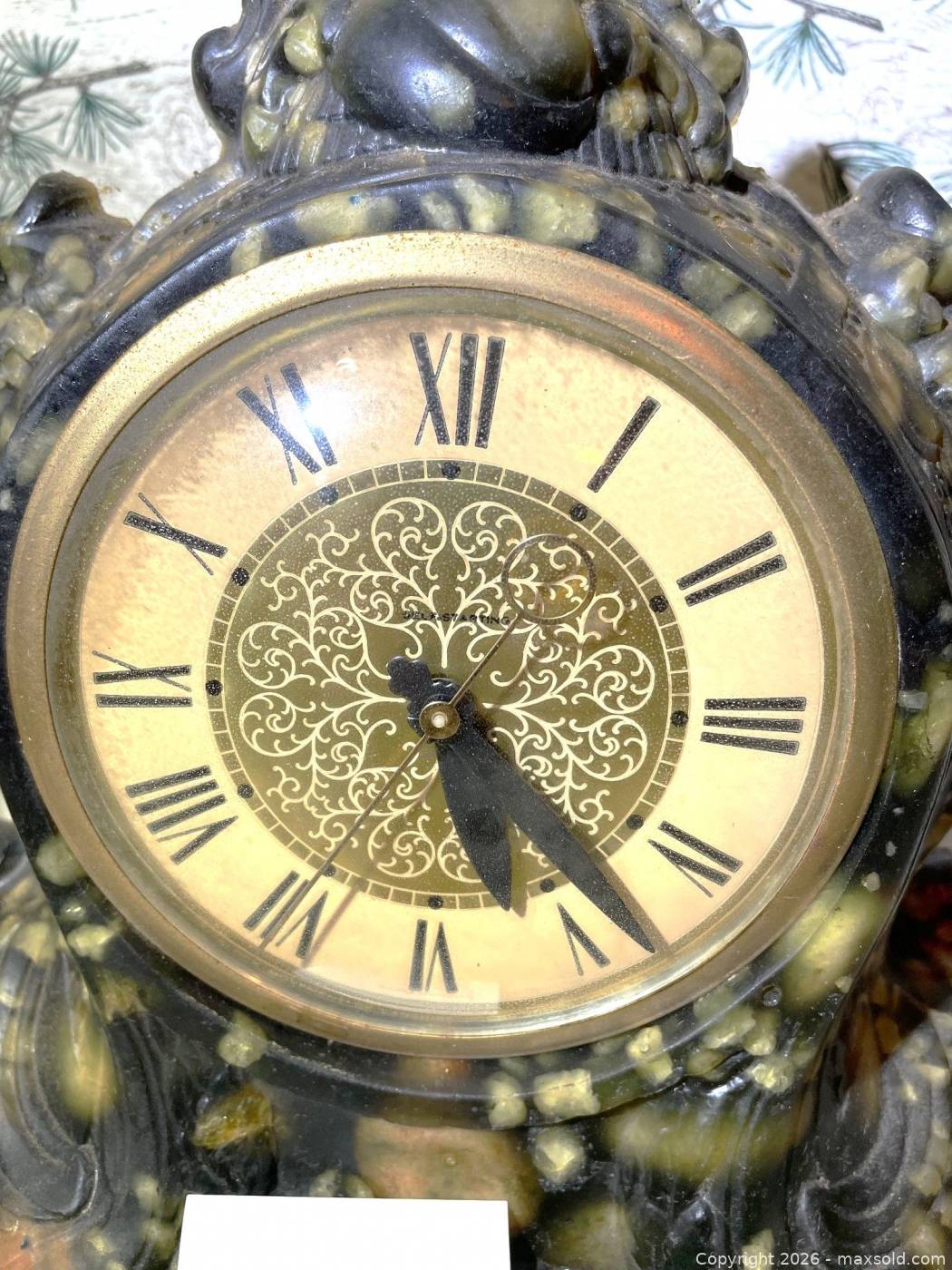 Lanshire electric marbleized resin mantel clock | Maxsold