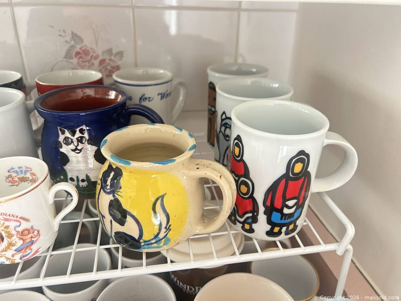 Assorted ceramic novelty & souvenir mugs | Maxsold