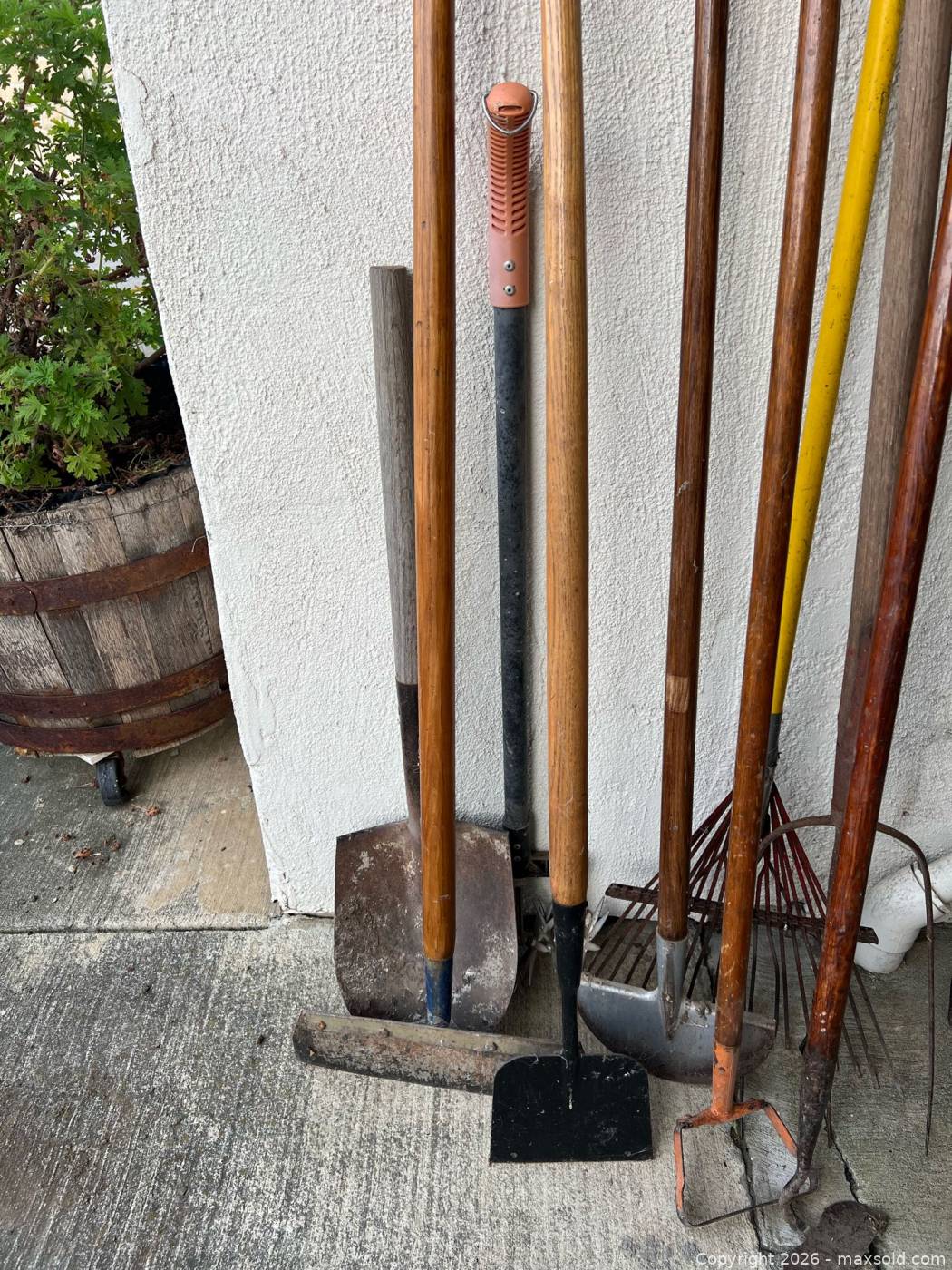 Assorted long-handled garden tools | Maxsold