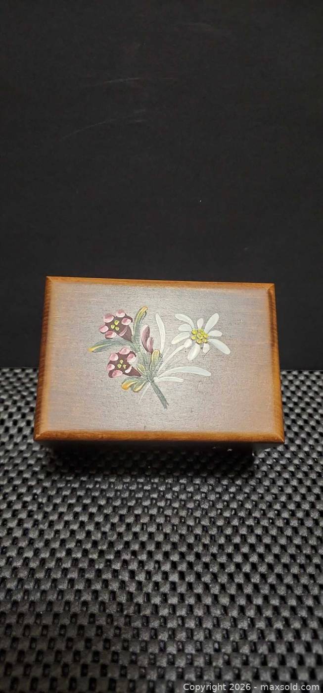 Cuendet Swiss music box Edelweiss tune | Maxsold