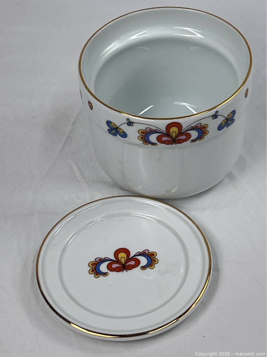 Porsgrund Norway porcelain lidded jar 2001 | Maxsold