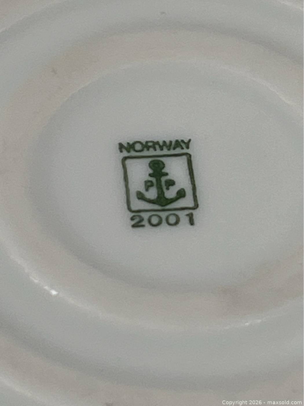 Porsgrund Norway porcelain lidded jar 2001 | Maxsold