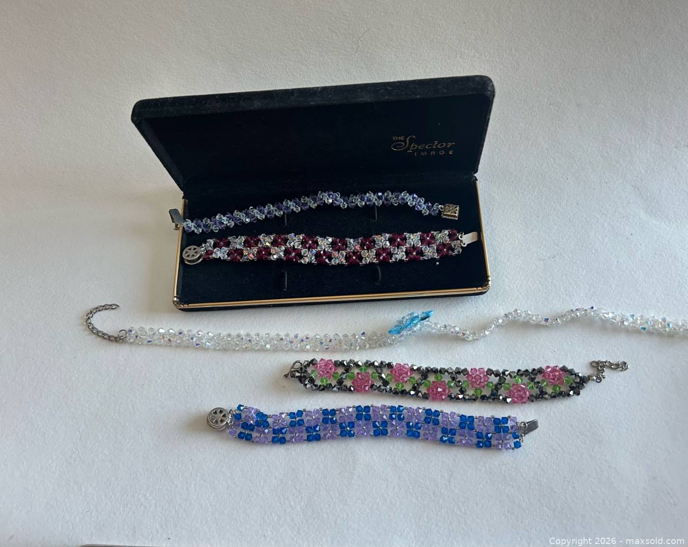 Jewelry boxes, beaded bracelets, abacus keychain | Maxsold