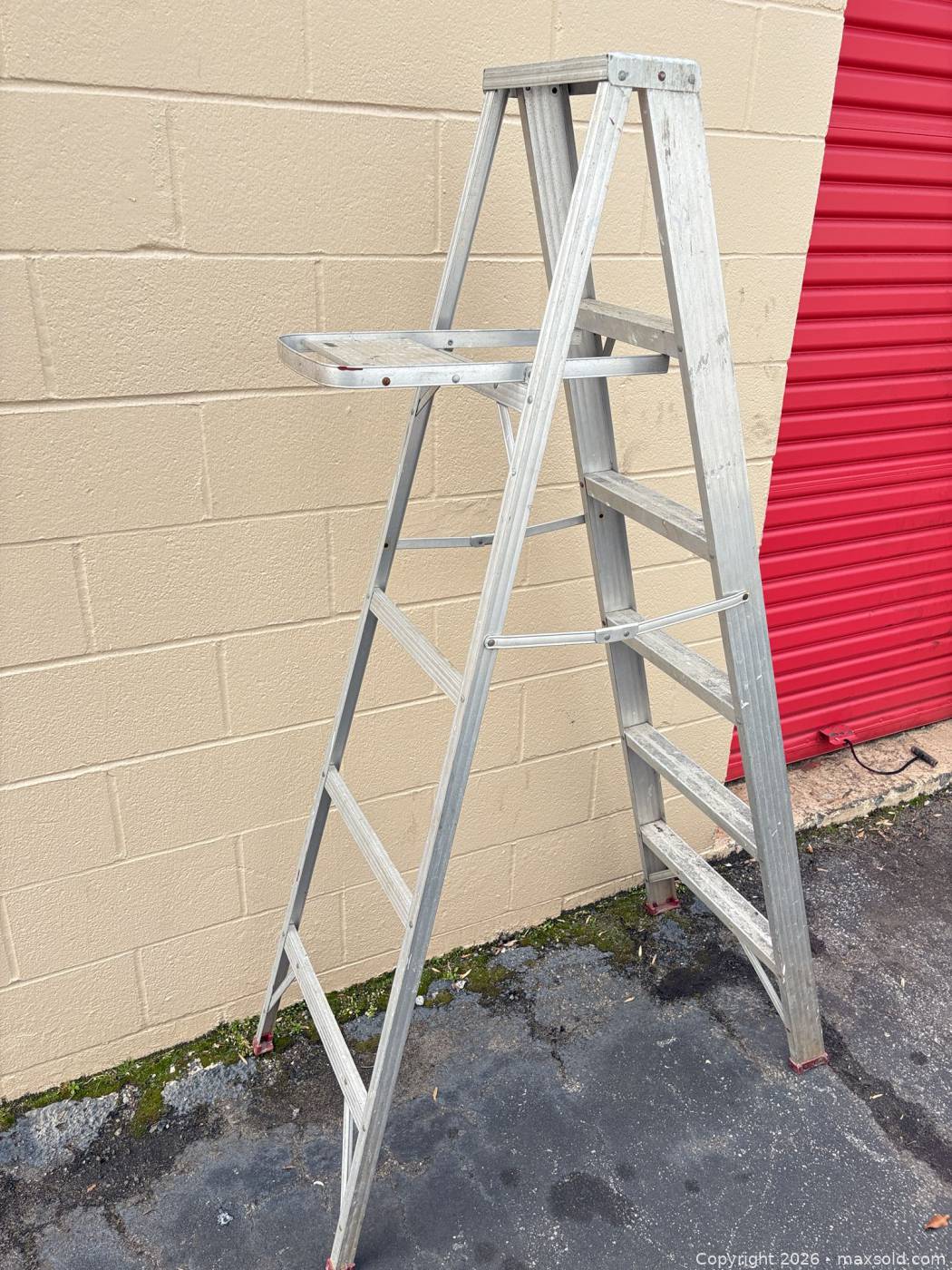 Aluminum 6-ft A-frame step ladder | Maxsold