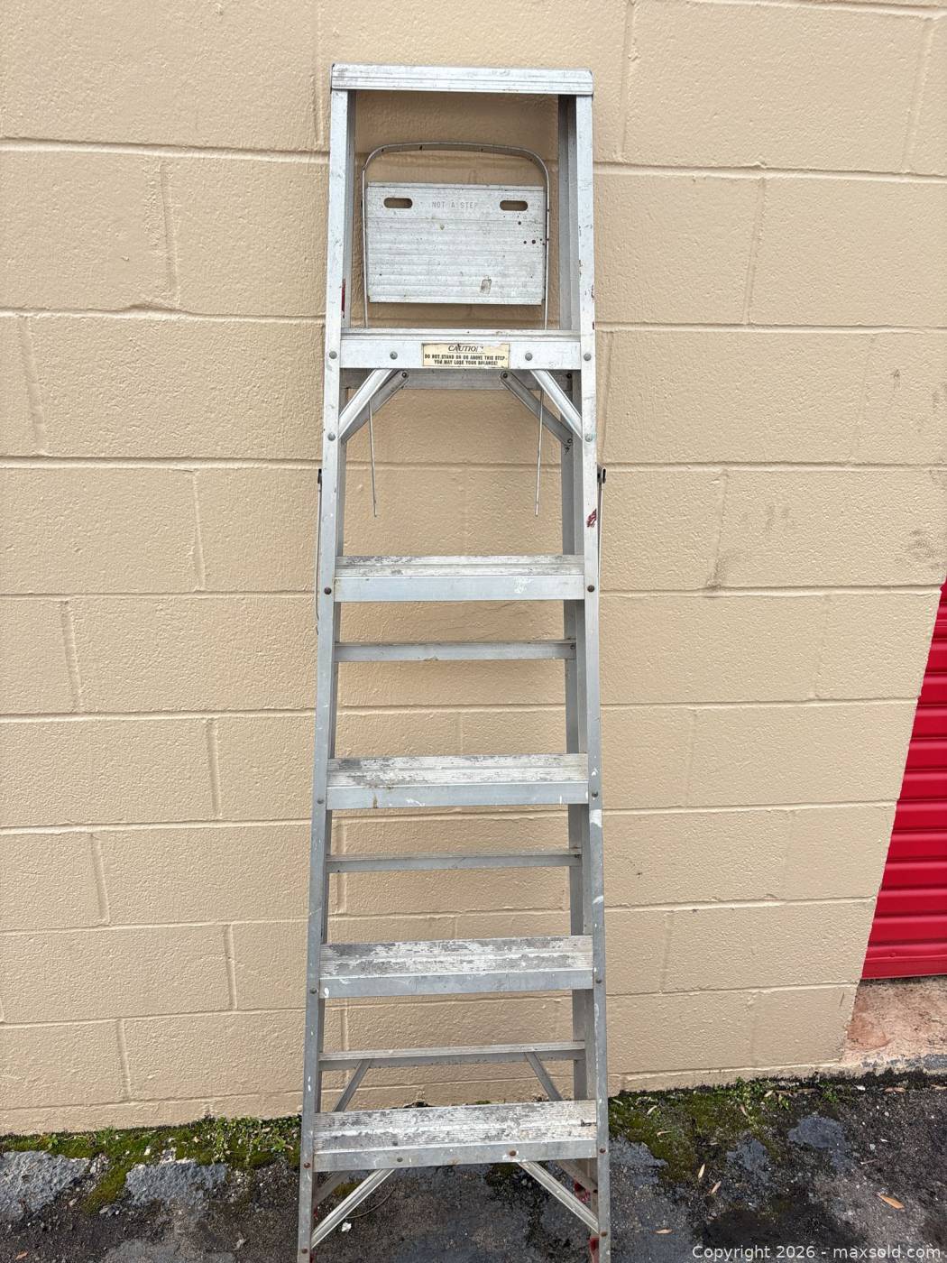 Aluminum 6-ft A-frame step ladder | Maxsold
