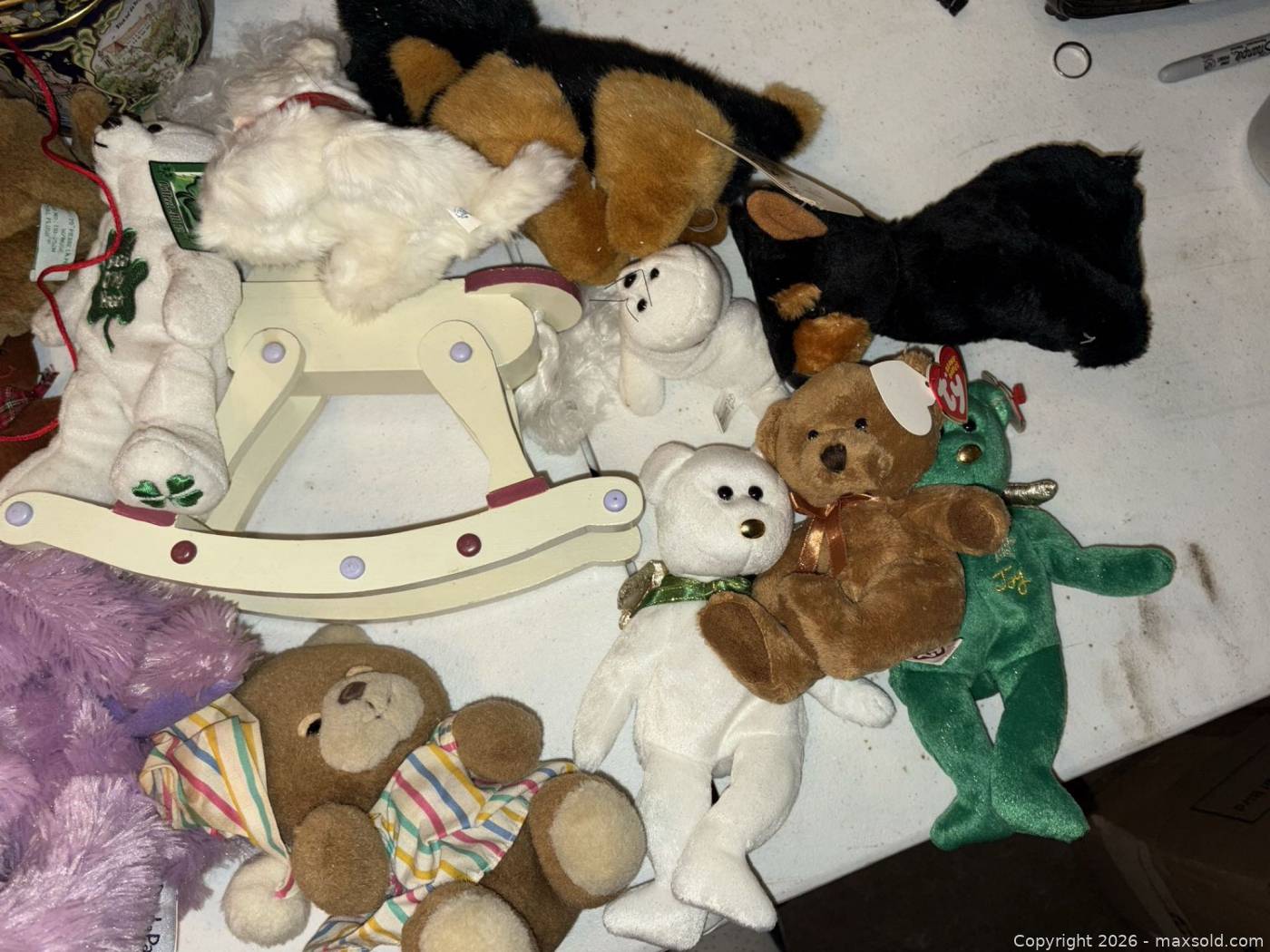 Mixed Plush Stuffed Animals 16 Pieces 6-12" | Maxsold