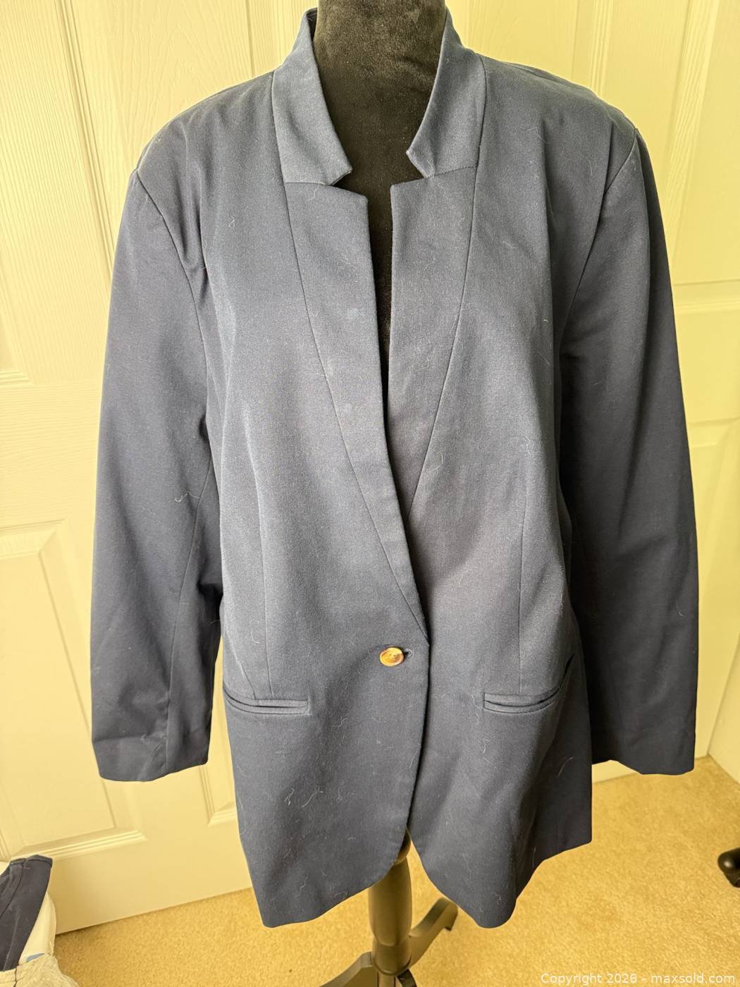 Old Navy navy XXL relaxed single-button blazer | Maxsold