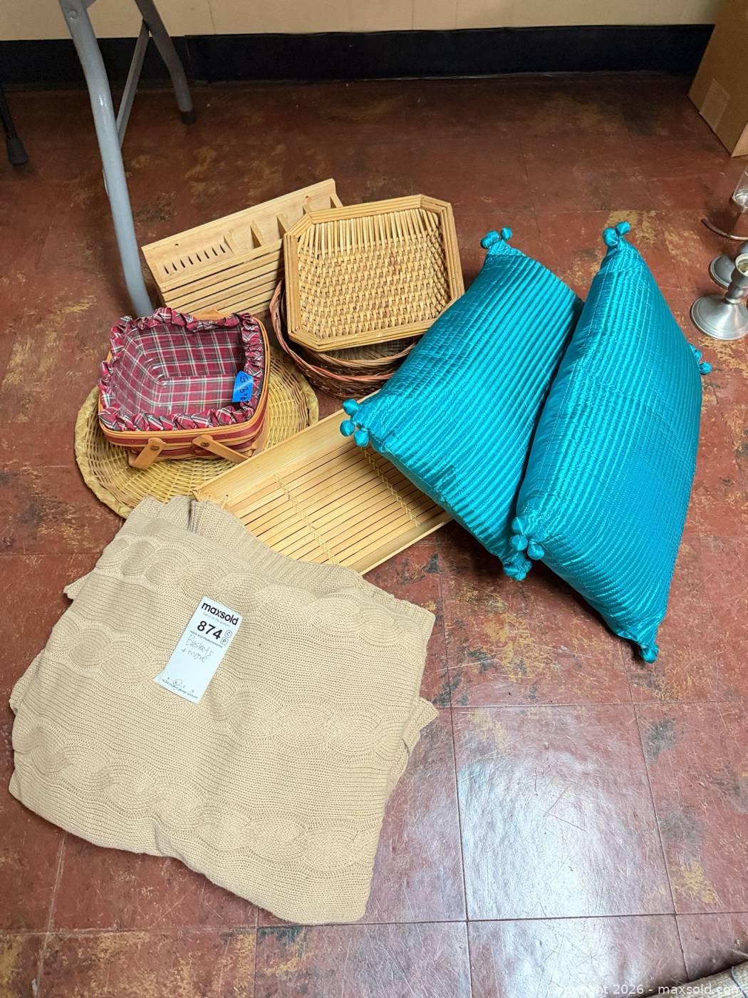 Longaberger basket, baskets, pillows, throws | Maxsold