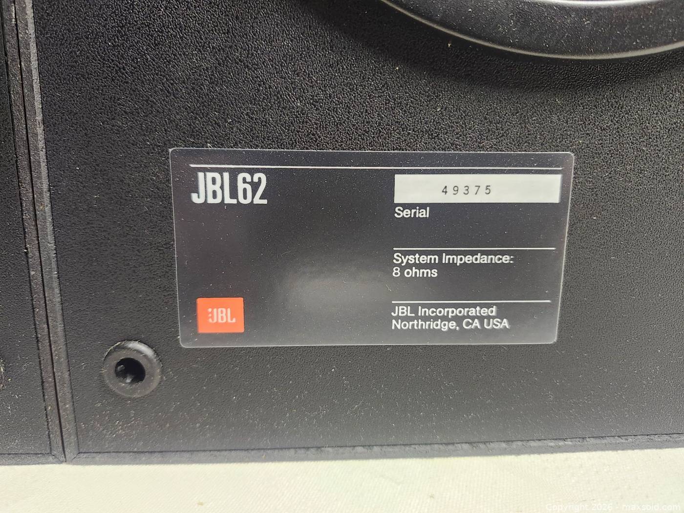 Pair JBL 62 passive bookshelf speakers | Maxsold