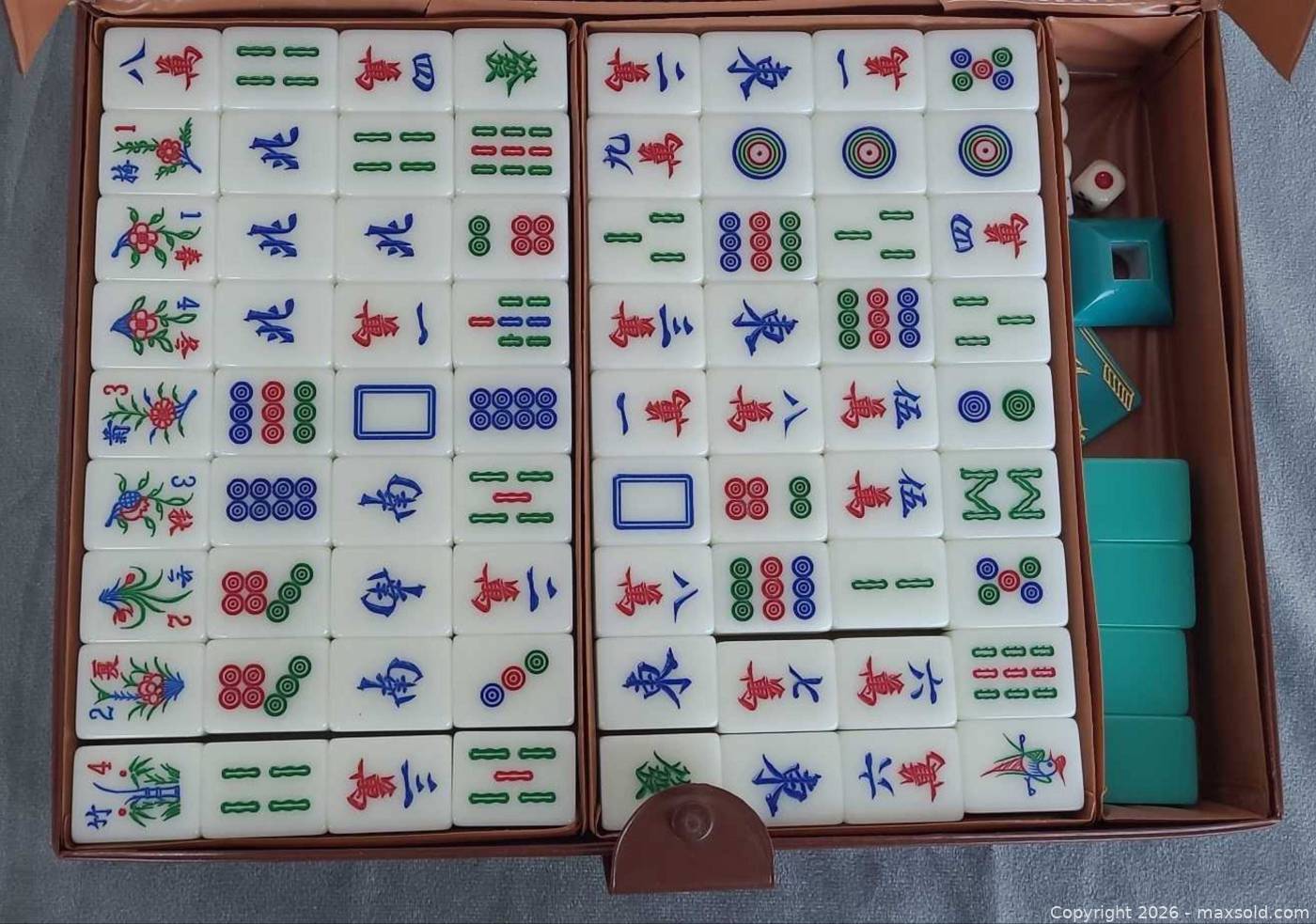 Chinese Mahjong set with vinyl case | Maxsold