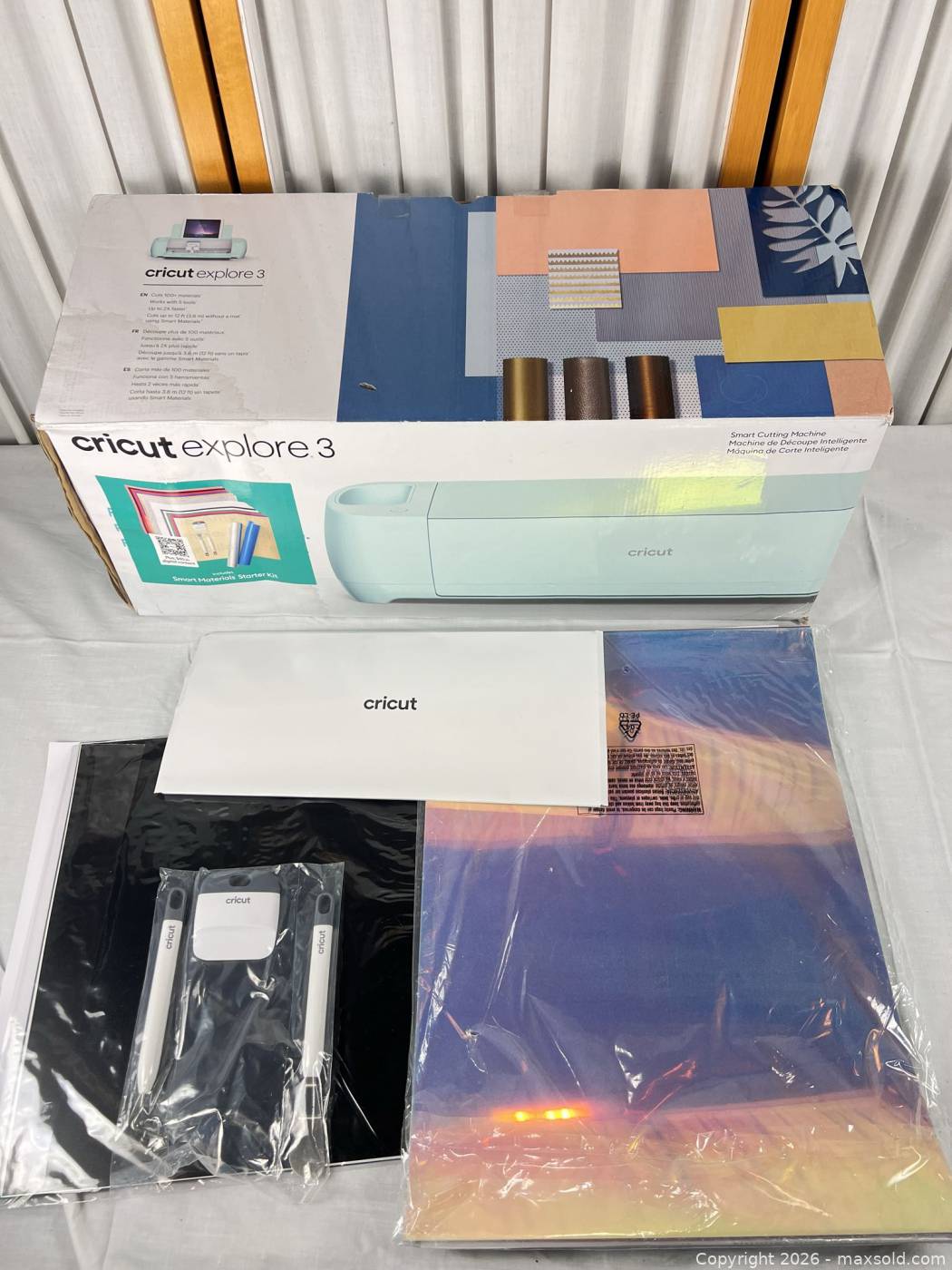 Cricut Explore 3 electronic cutting machine with Smart Materials kit ...
