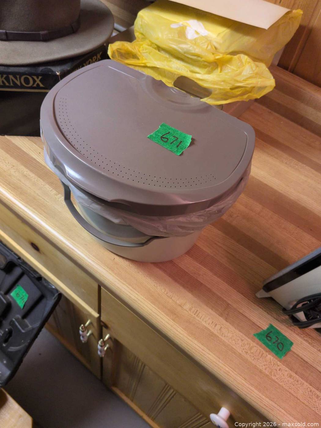 Gray Plastic Compost/Food Scrap Pail | Maxsold