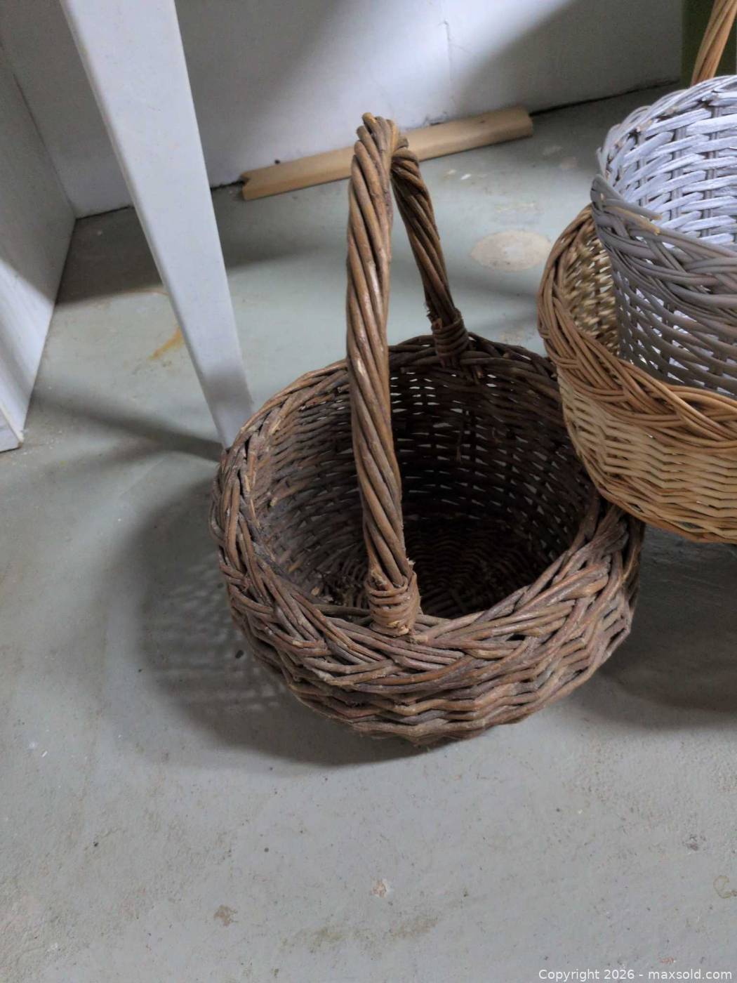 Five wicker baskets natural white blue accent | Maxsold