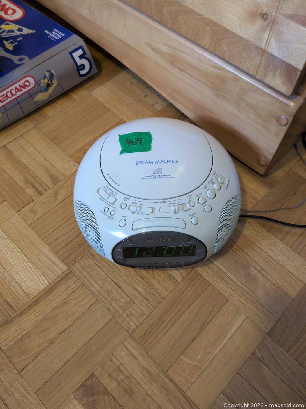 Sony Dream Machine white CD clock radio | Maxsold