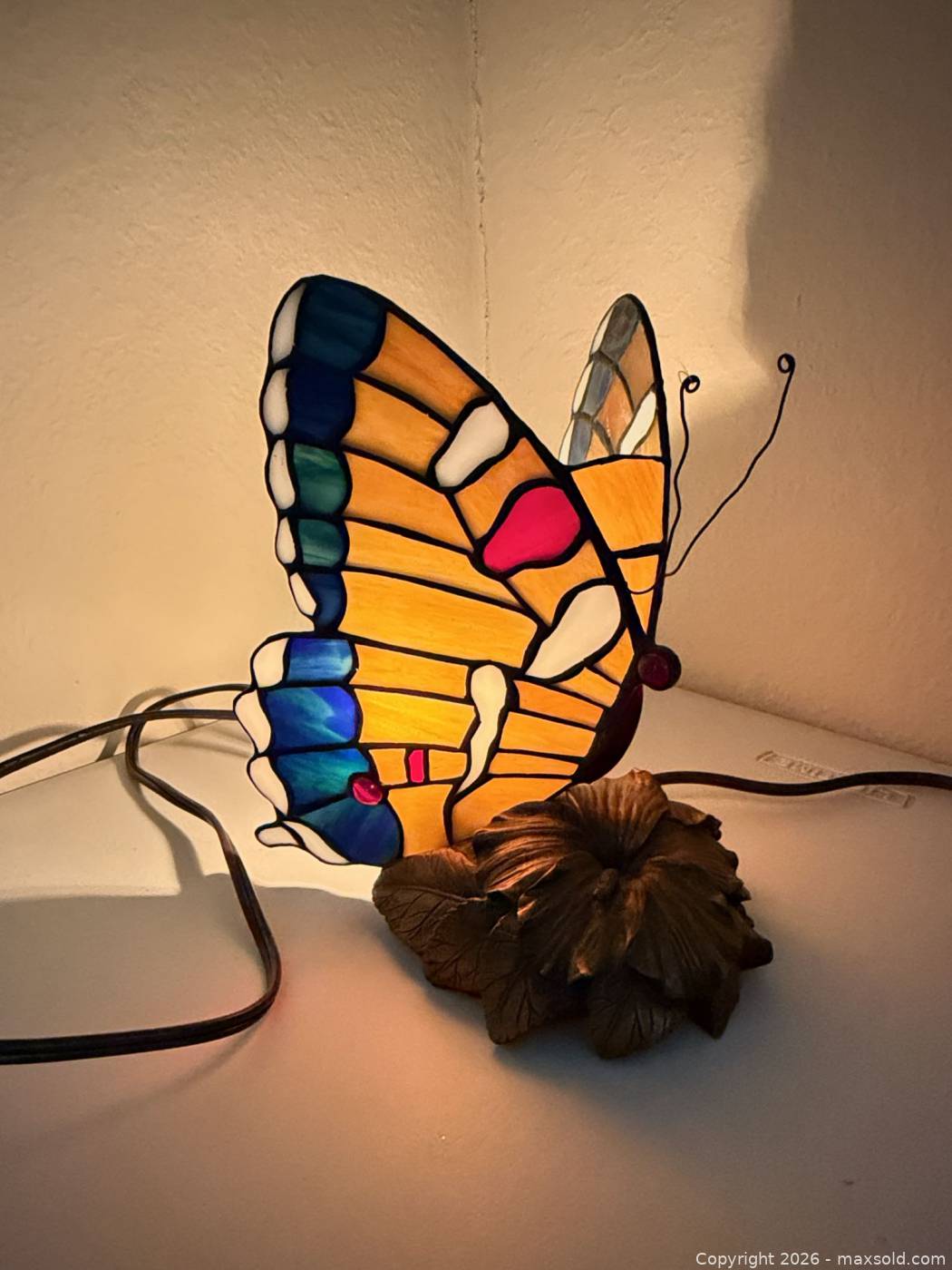 Tiffany-style stained glass butterfly lamp | Maxsold